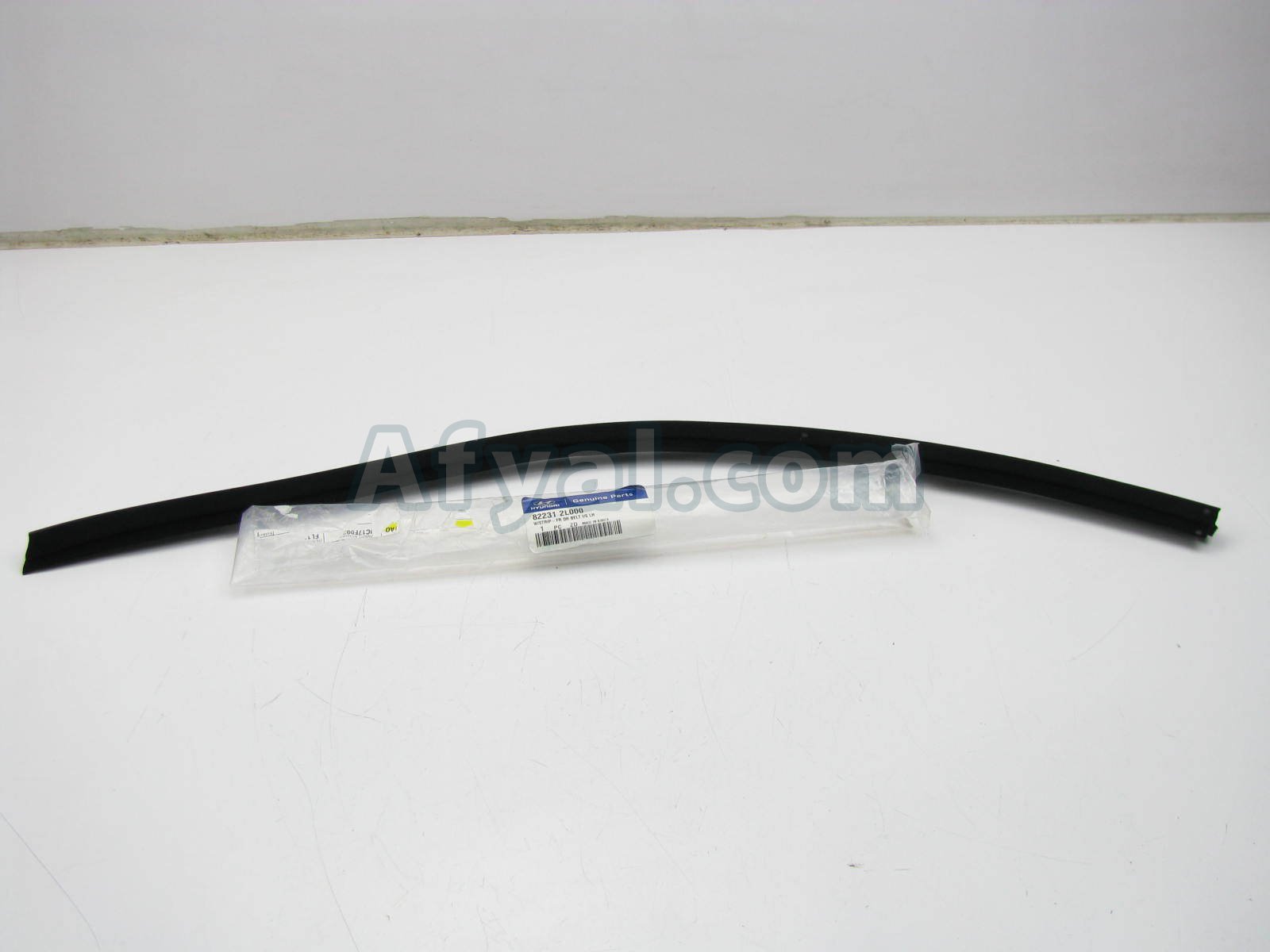 822312L000 | MOULDING ASSY, OUTSIDE Hyundai # 82231-2L000